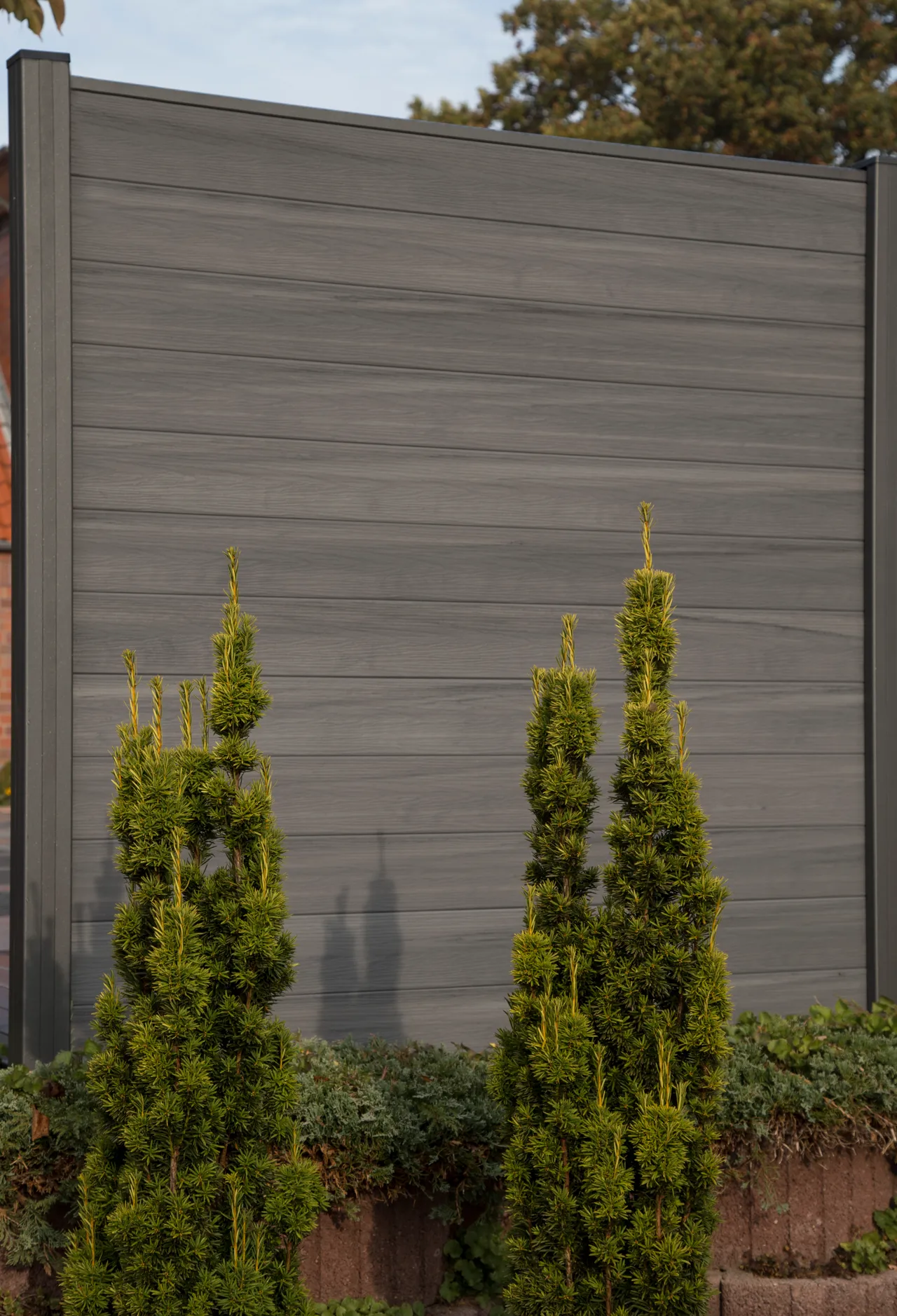 GroJa WPC/BPC Solid Sichtschutzzaun Stecksystem mit WPC/BPC Pfosten ...